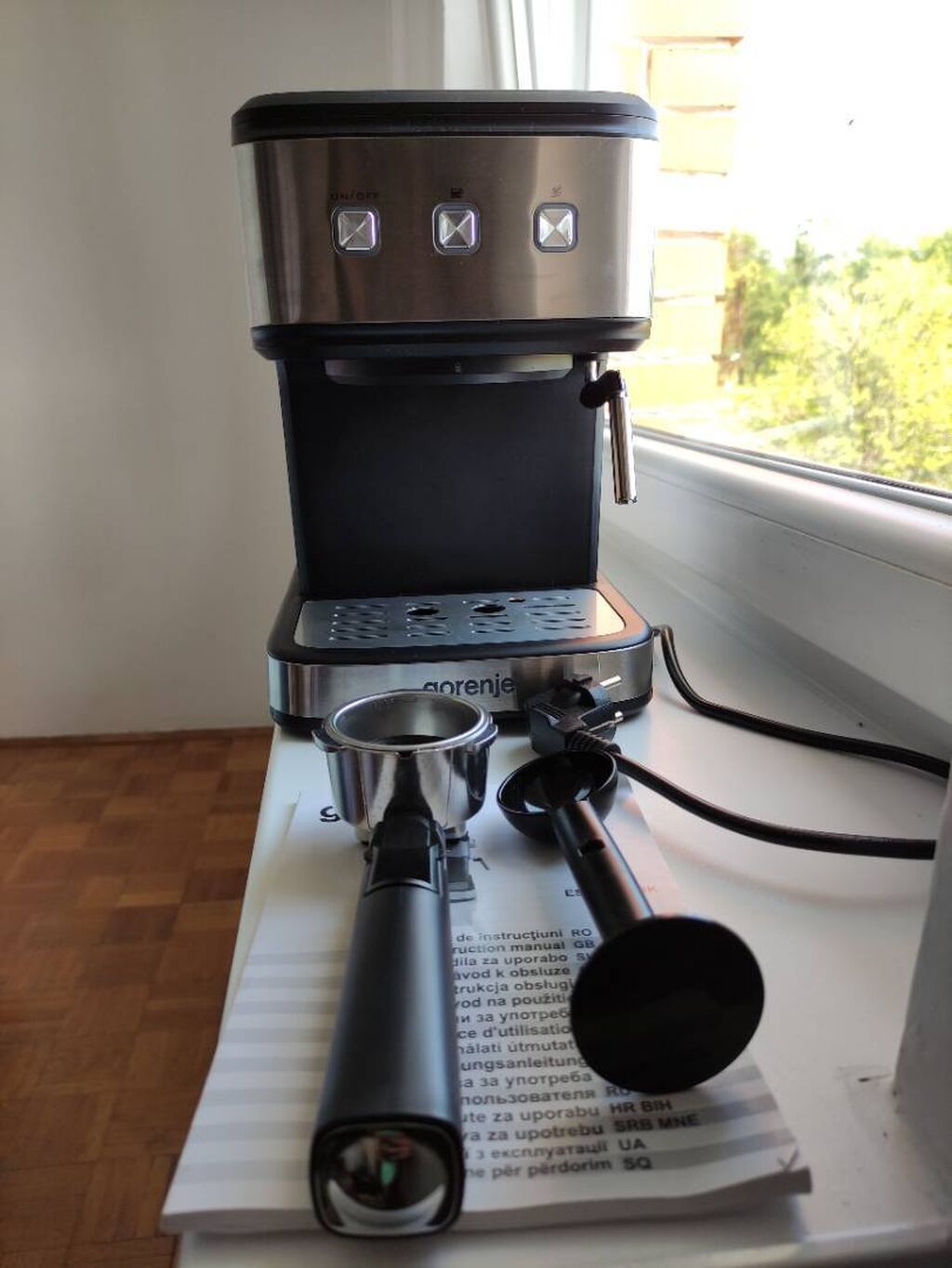 Prodajem Gorenje aparat za espresso ESCM 12MBK. Korišćen svega par