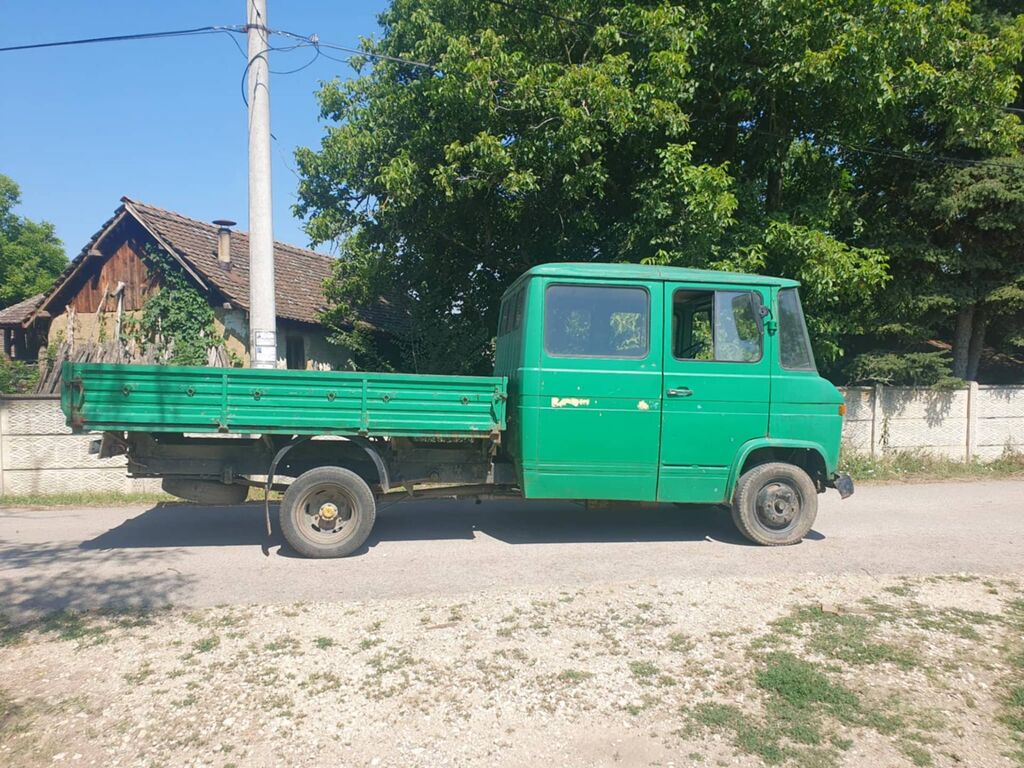 Mercedes putar 406 registrovan na sedam lica u dobrom stanju 2550e