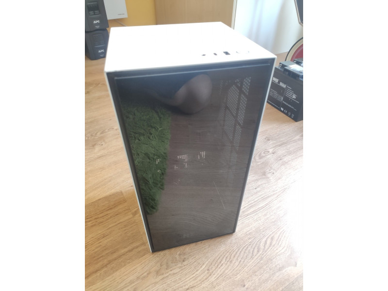 NZXT H1 kuciste + 650W napajanje ITX + riser