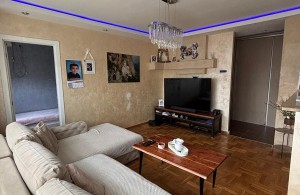 Renoviran 2.5 stan na Lionu, 57m2, crvena fasadna