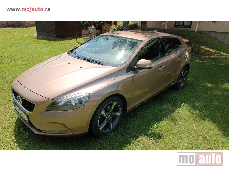 Volvo V40 D2