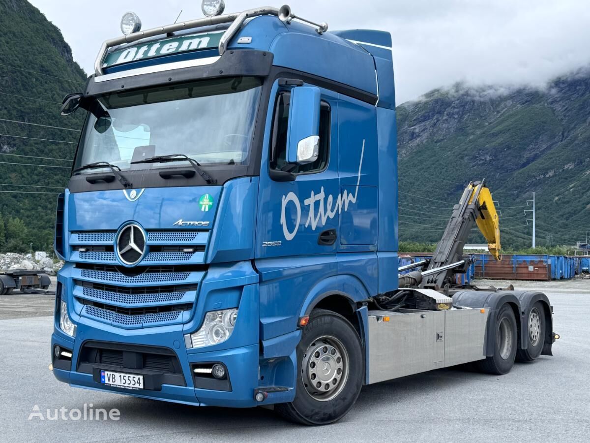 Prodaje se Mercedes-Benz Actros 2553 rol kiper sa kukom na aukciji