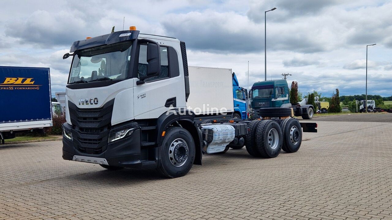 Novi IVECO AD260S40Y/PS 3800 mm kamion sa klizna zavesa cerada