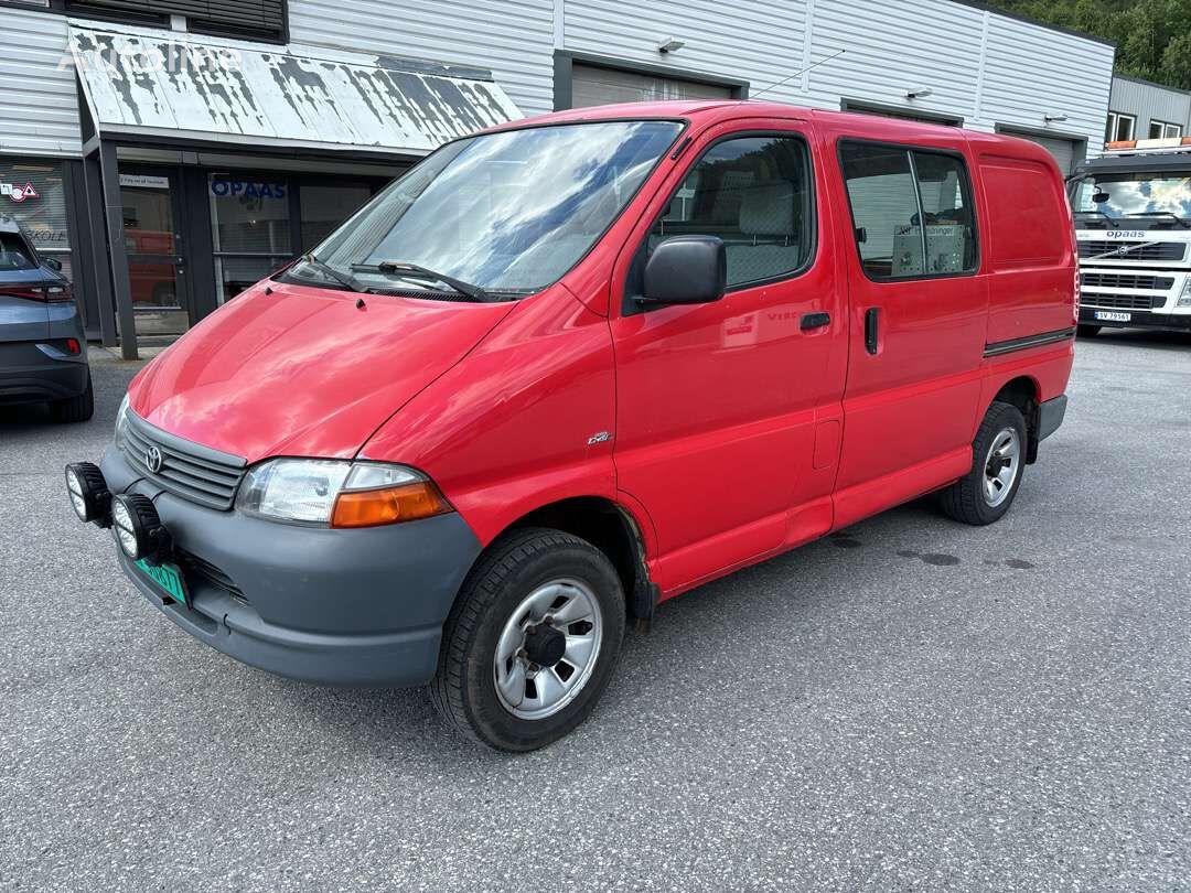 Prodaje se Toyota Hiace kombi minibus na aukciji