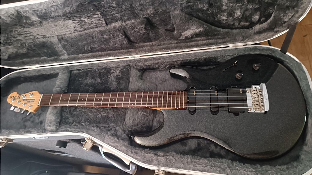 Music Man Luke Black Sparkle