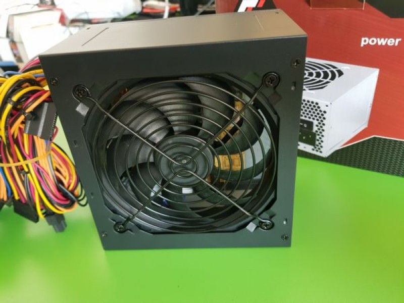 GMB-650 ** napajanje 650W 12cm ventilator, 20+4pin, 4pin, 3xSATA, 1xIDE 4-pin 6-pin sa kutijom(1557)