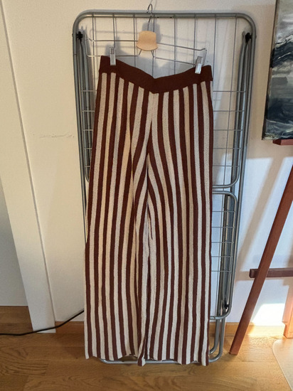 Zara pantalone na strafte