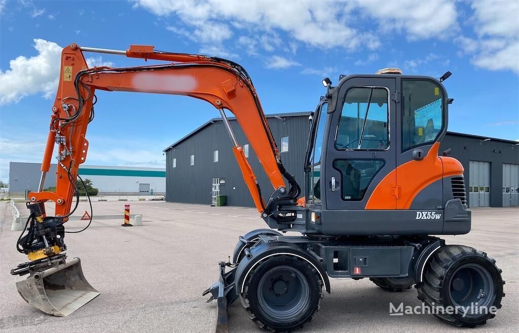 Doosan DX55W / ENGCON S40 / + KAUHAT / TULOSSA bager točkaš