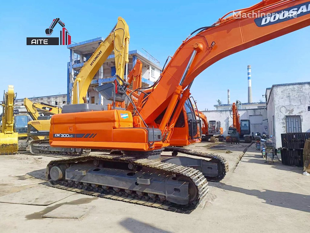 Doosan DX300 bager guseničar