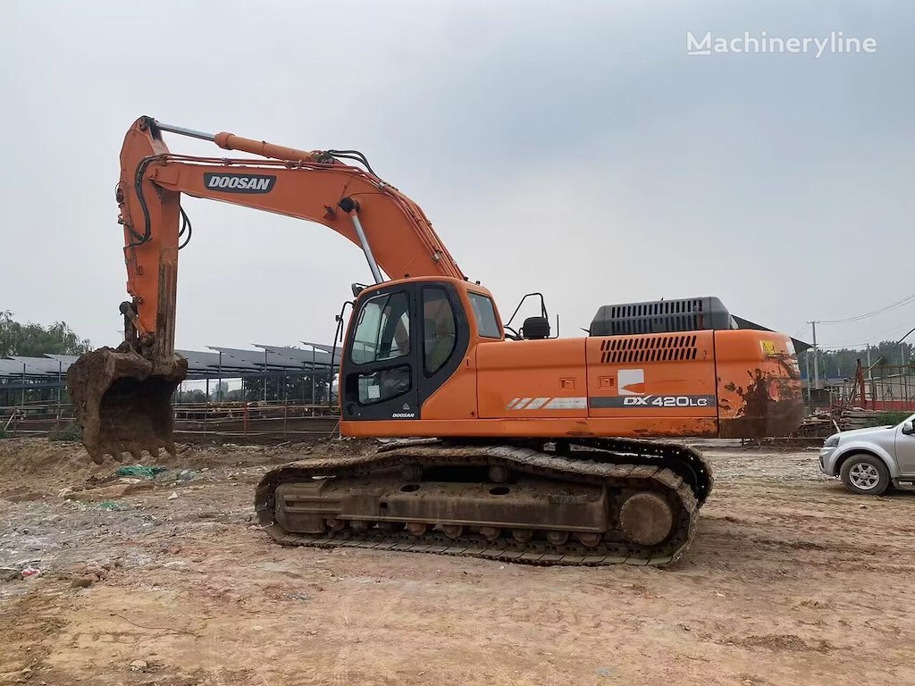 Doosan DX420 bager guseničar