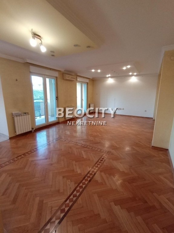 Novi Sad, Centar, Pavla Papa, 3. 0, 117m2, 1000EUR parking mesto