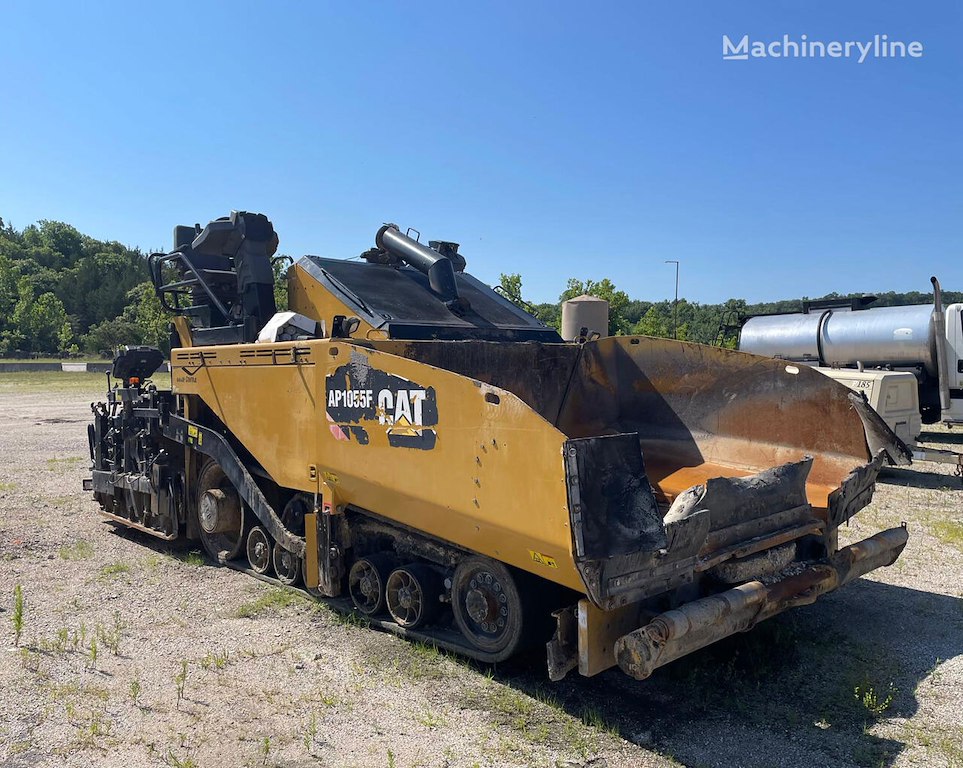 Caterpillar AP1055F asfaltni finišer guseničar