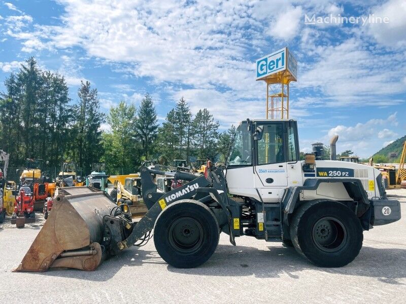 Komatsu WA250PZ-6 prednji utovarivač