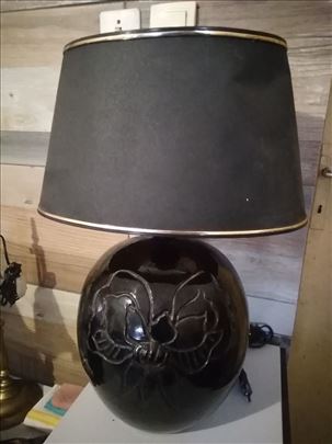 crna retro lampa veća