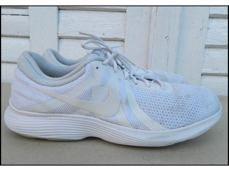 Nike revolution 4 patike za trčanje br 49,5