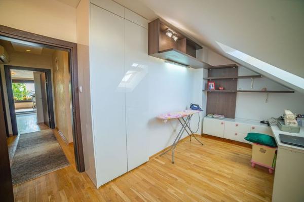 Četvorosoban stan na prodaju, 105m2, 247.200€