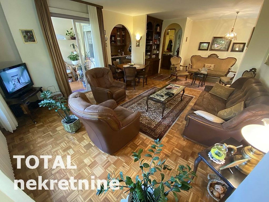 Trosoban stan NOVI SAD, 189500€