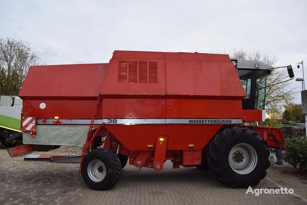 Massey Ferguson MF 38 kombajn za žito