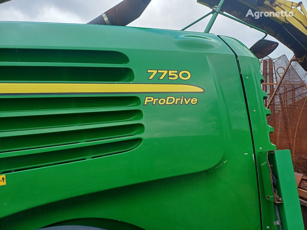 John Deere 7750 krmni kombajn