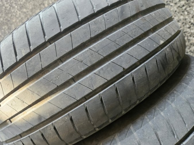 225/55 R16 Bridgestone
