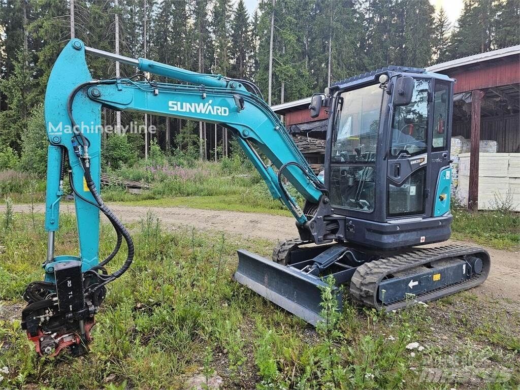 Sunward SWE35UF, Rototilt R2, koura, 2 kauhaa mini bager