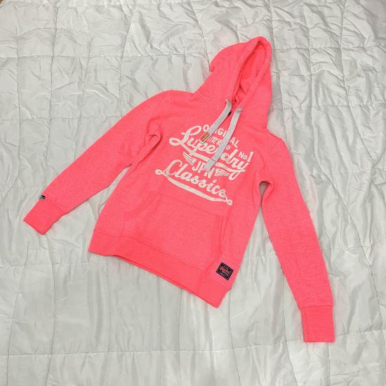 114. Superdry pink dukserica sa kapuljacom