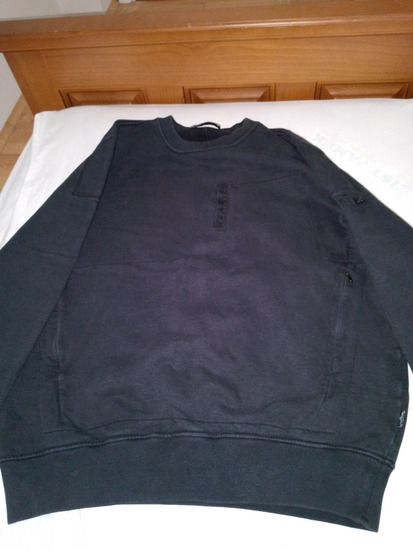 Original Crni Stone Island Duks (pise XL ali je L)