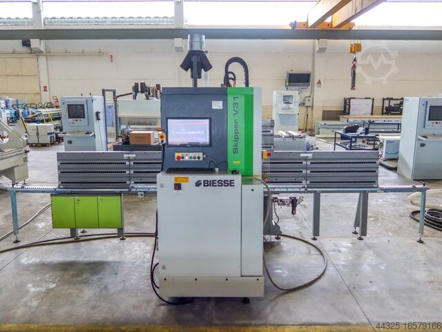 Vertikalna CNC mašina za bušenje
BIESSE SKIPPER V31