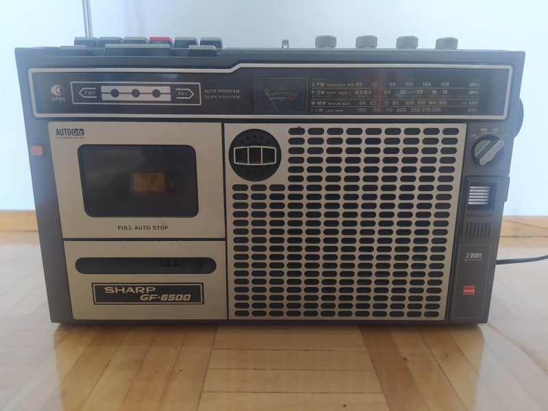 Radio kasetofon SHARP GF-6500F