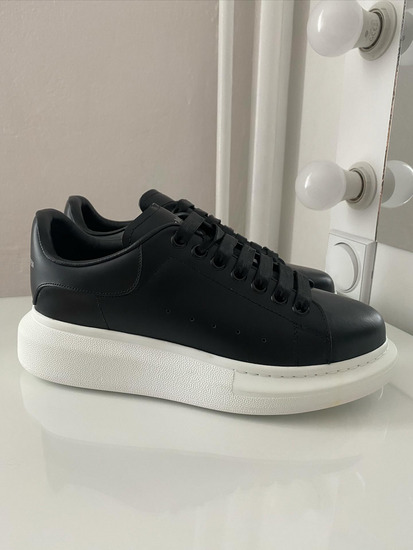 Mcqueen / original / broj 38 ali odgovara broju 39