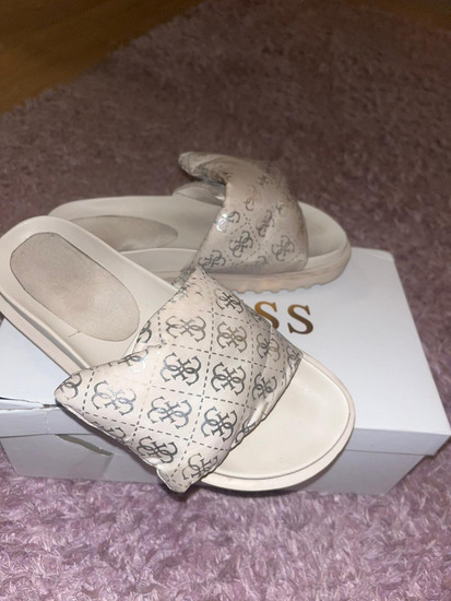 GUESS PAPUCE