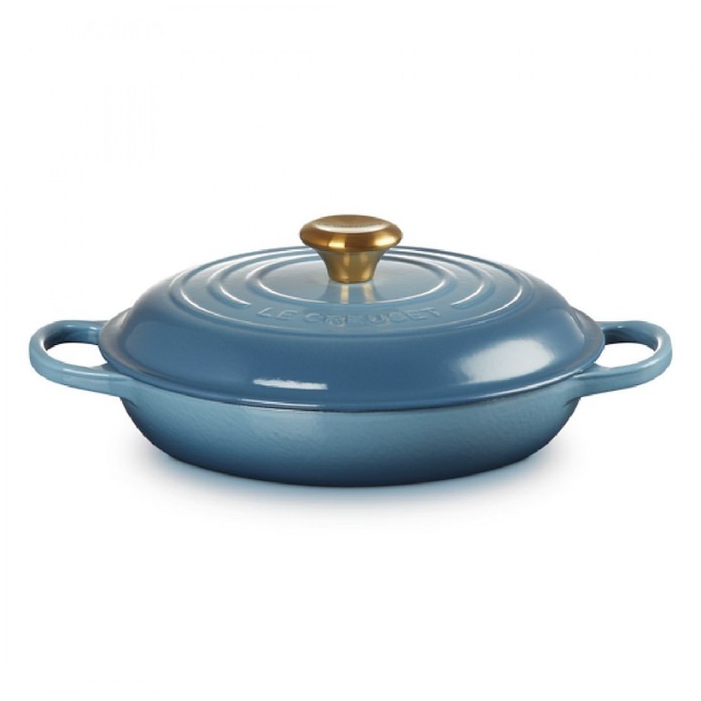 Le Creuset okrugla plitka kaserola od livenog gvožđa sa dugmetom u boji zlata, 26 cm, 2.2 l