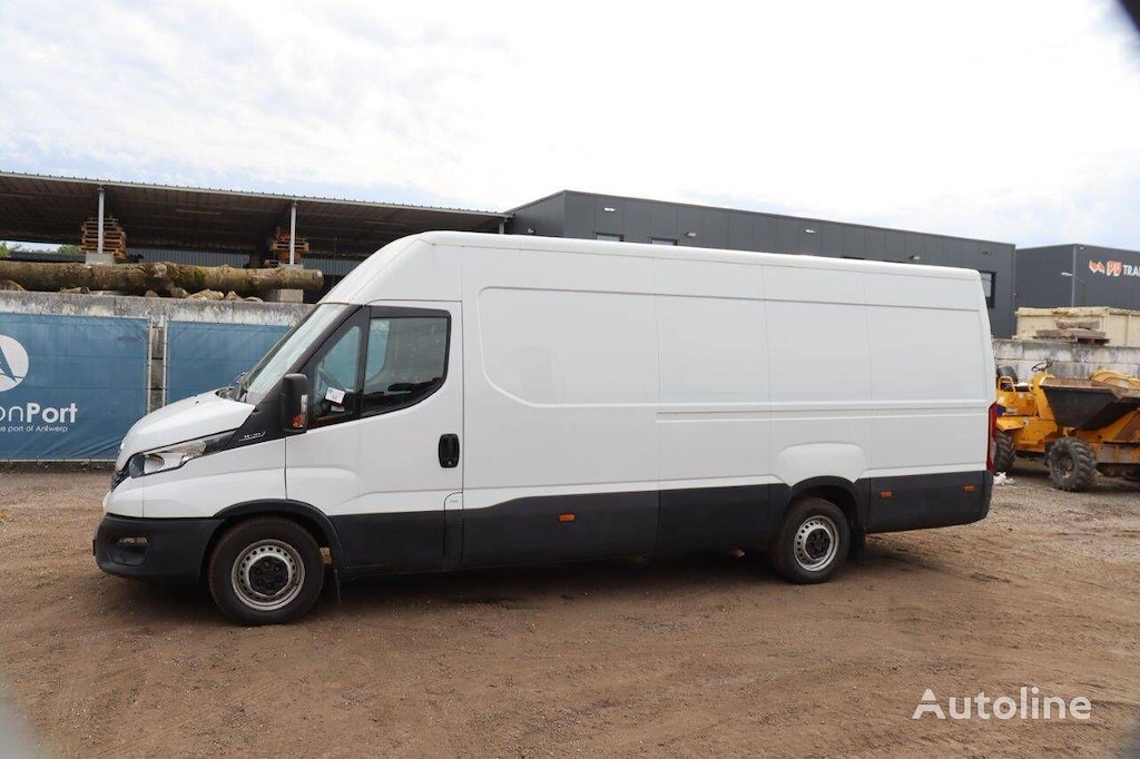 Prodaje se IVECO 35S16 minibus furgon na aukciji