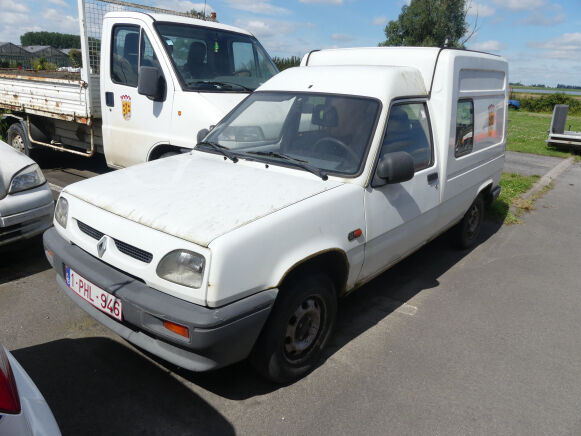 Prodaje se Renault F40605 laki furgon na aukciji