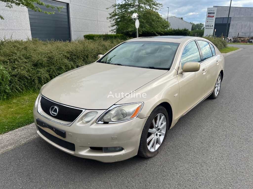 Prodaje se Lexus GS300 SE sedan na aukciji