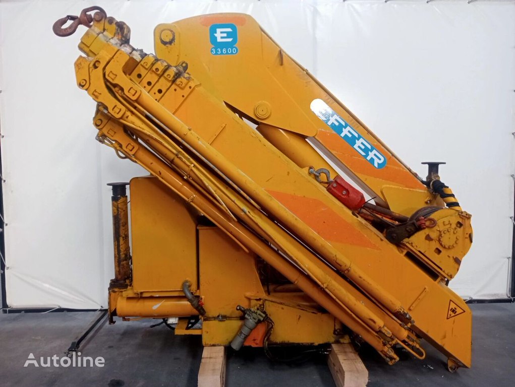 Effer 33600 6S autodizalica s kranom