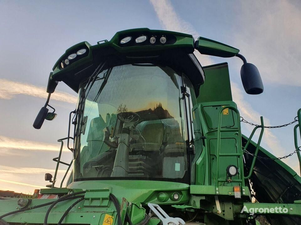 Prodaje se John Deere T660 - Brannskadet kombajn za žito na aukciji