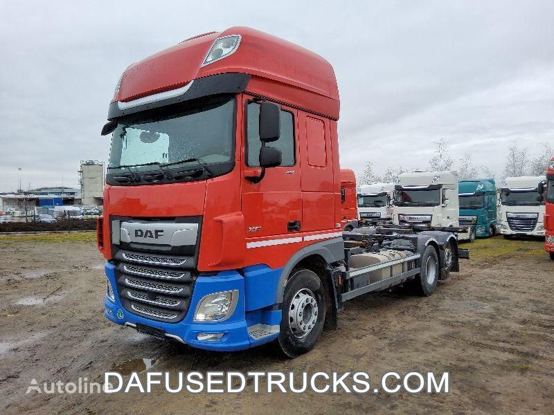 DAF FAR XF480 vozilo za prevoz kontejnera