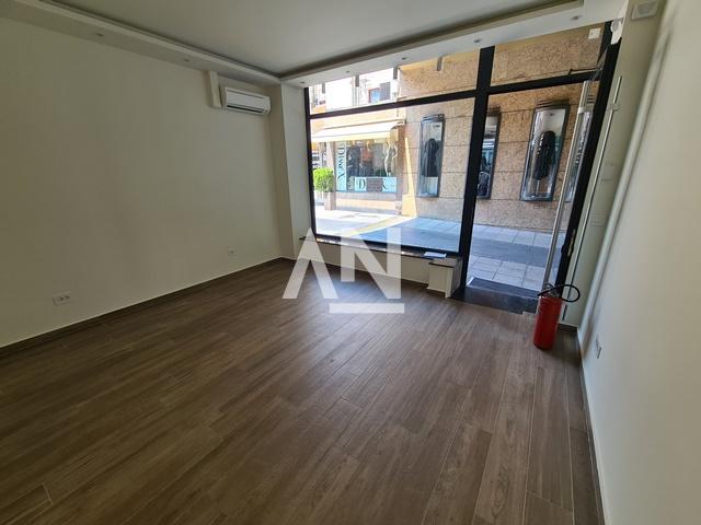 Lokal sa izlogom u Bulevaru (prolaz) 24m2 ID#56090 1.500 €