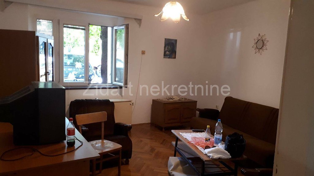 Zemun, centar, dvosoban stan od 63m2