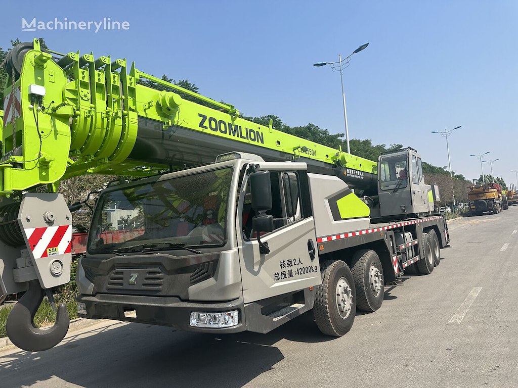 Zoomlion ztc550v used 55t truck crane for the lifting work pokretna dizalica