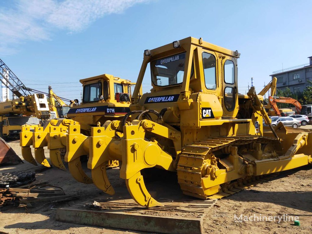 Caterpillar D7 buldožer