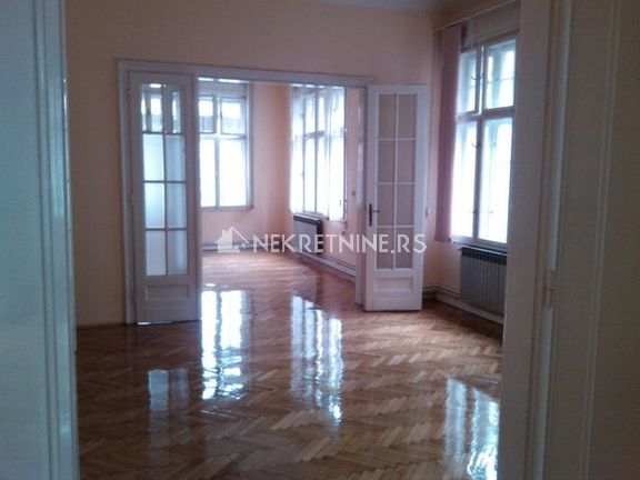 Centar, Studentski trg, p.p. 180 m2, 6 kancelarija