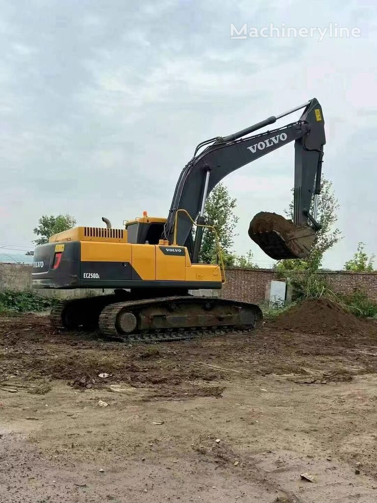 Volvo EC 250DL bager guseničar