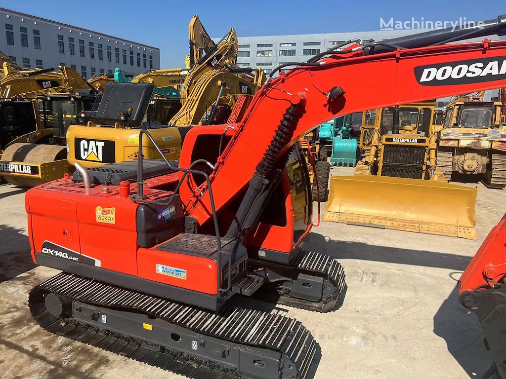 Doosan DX140 bager guseničar