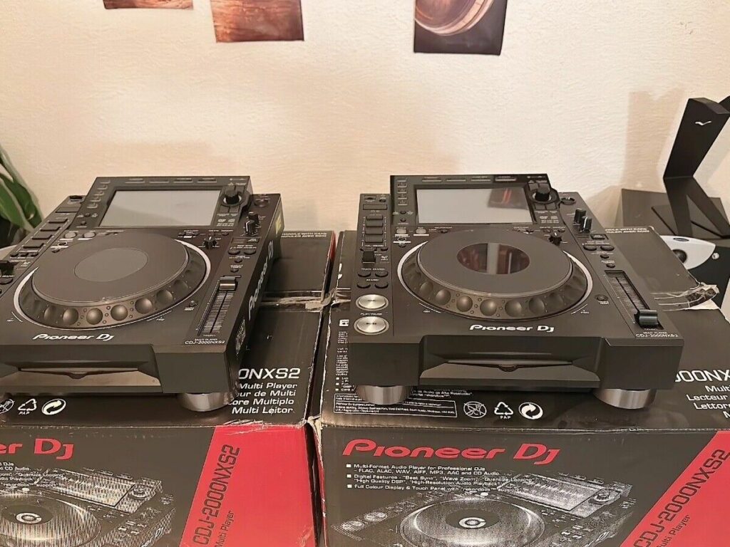 Prodaje Novi Pioneer DJ 2x Pioneer Cdj-2000Nxs2 + 1x Djm-900Nxs2 + Hdj-2000 Mk2 + Rmx-1000 / Pioneer DJ set 2x Pioneer CDJ-3000 Multi-Player + Pioneer DJM-A9 mikser + UDG kofer za letenje