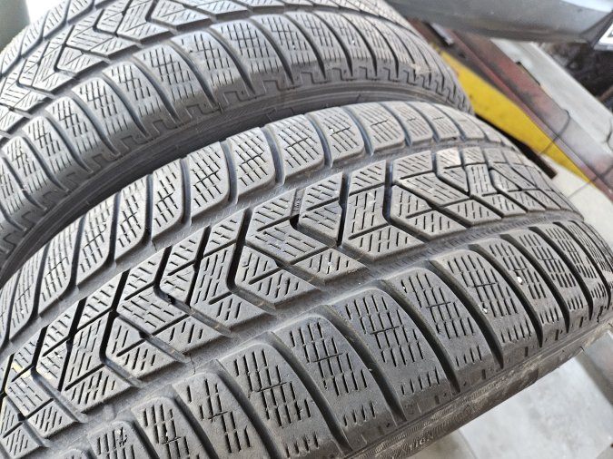 235/60 R18 Pireli