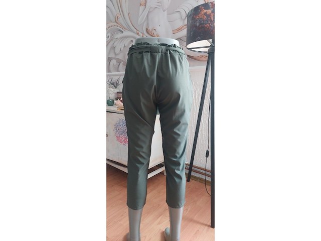 Pantalone ----Novo bez etikete