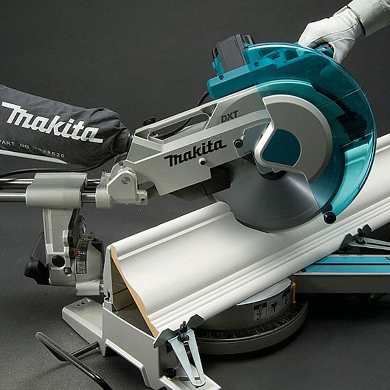 Makita Stona potezno-nagibna testera sa laserom 1.650 W, LS1216L