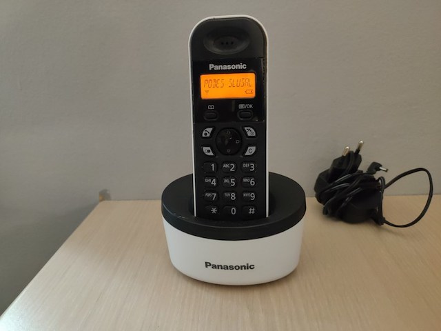 Lep Panasonic bezicni telefon crno-beli.